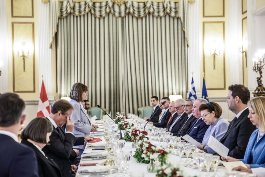 Ο Περιφερειάρχης και ο Δήμαρχος Ρόδου στο επίσημο γεύμα προς τιμήν του ...
