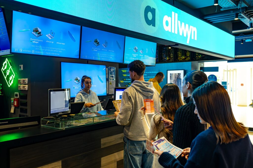 Η εποχή της Allwyn ξεκινά για το δίκτυο των καταστημάτων του ΟΠΑΠ – Το ...